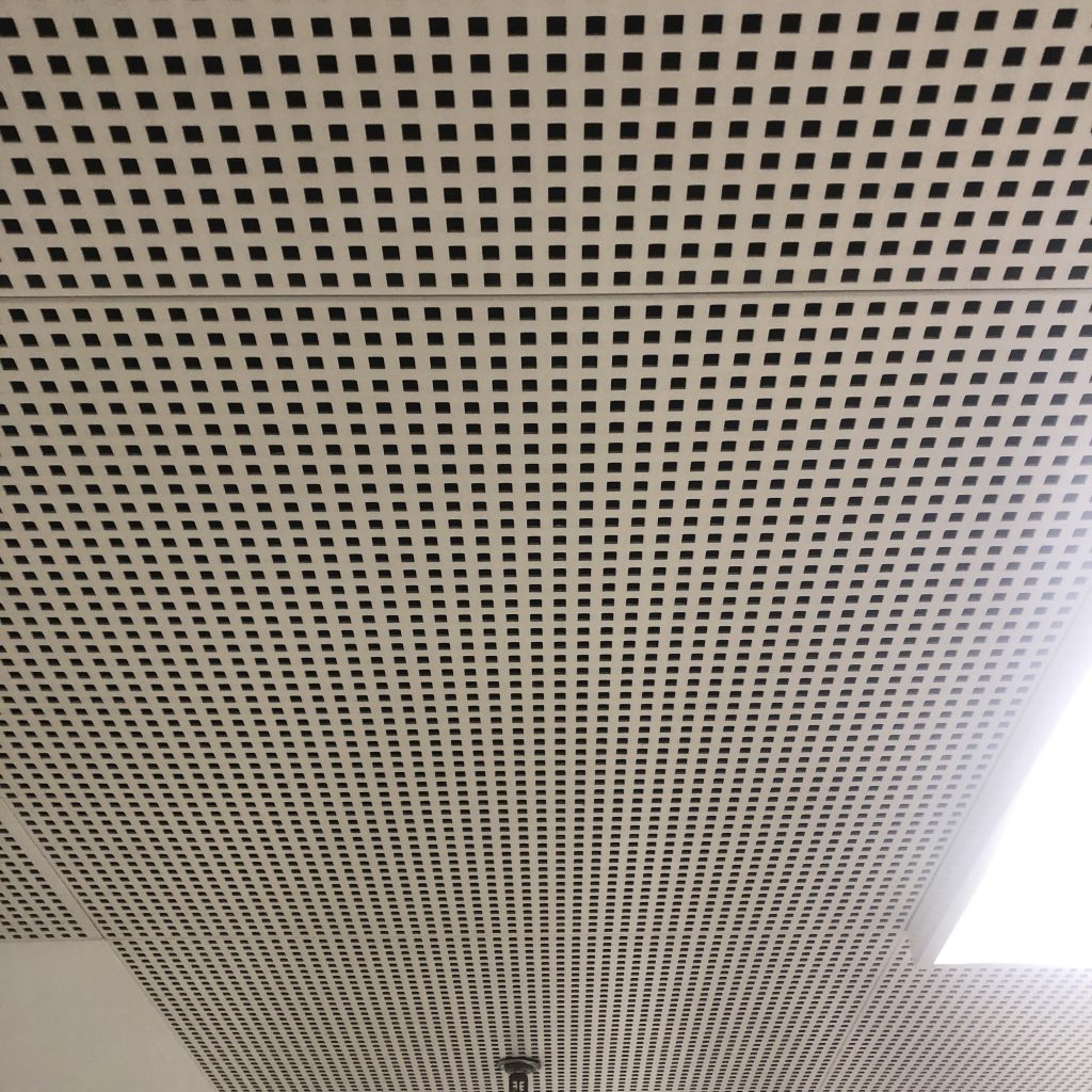 PLAFONES DE METAL PERFORADO